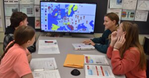 Interactive Cold War Simulation - HistorySimulation.com (TM)